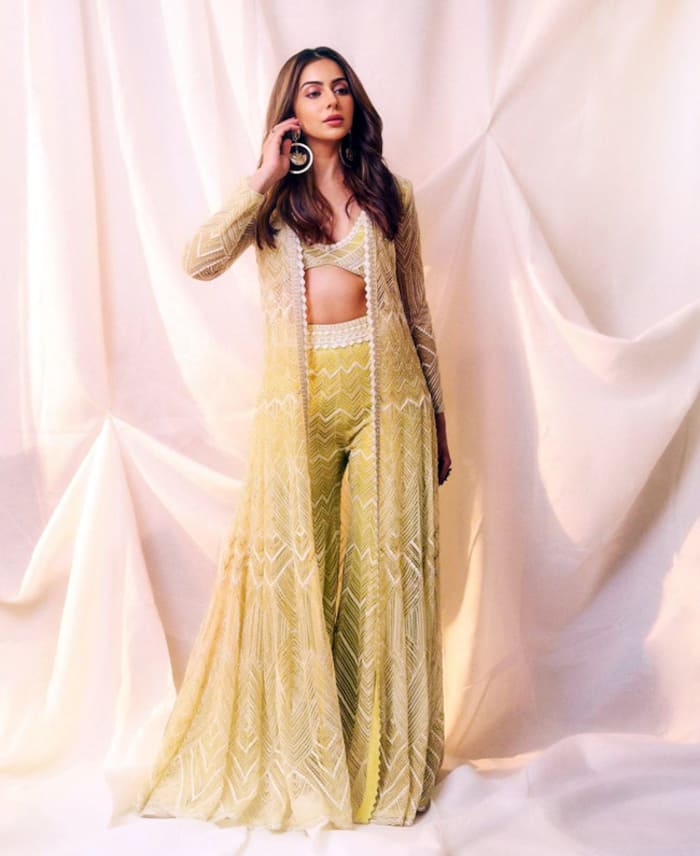 Rakul Preet Singh Looks Ravishing in Latest Photos