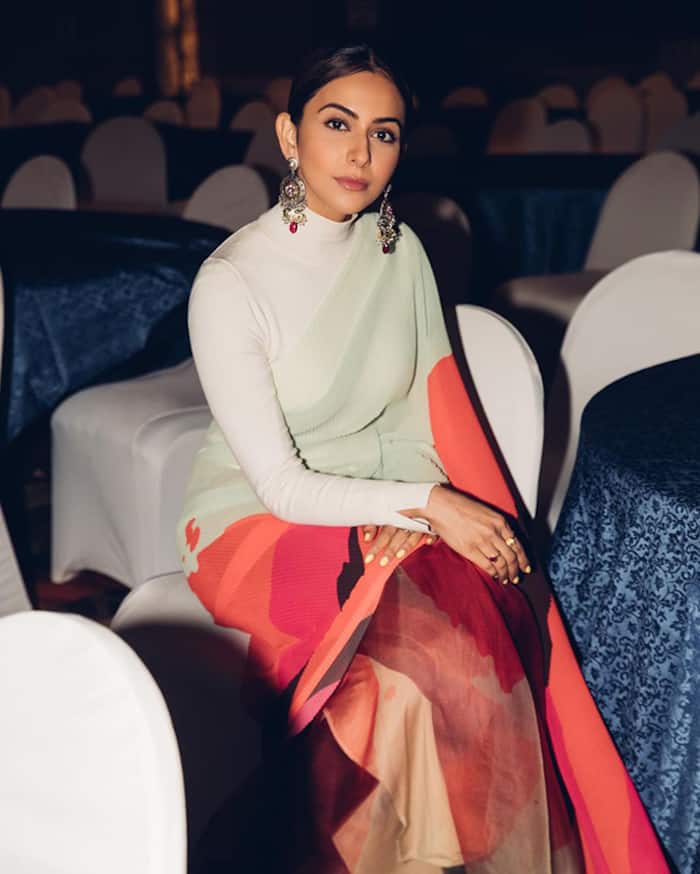 Rakul Preet Singh Redefines Elegance in Organza Saree And White ...