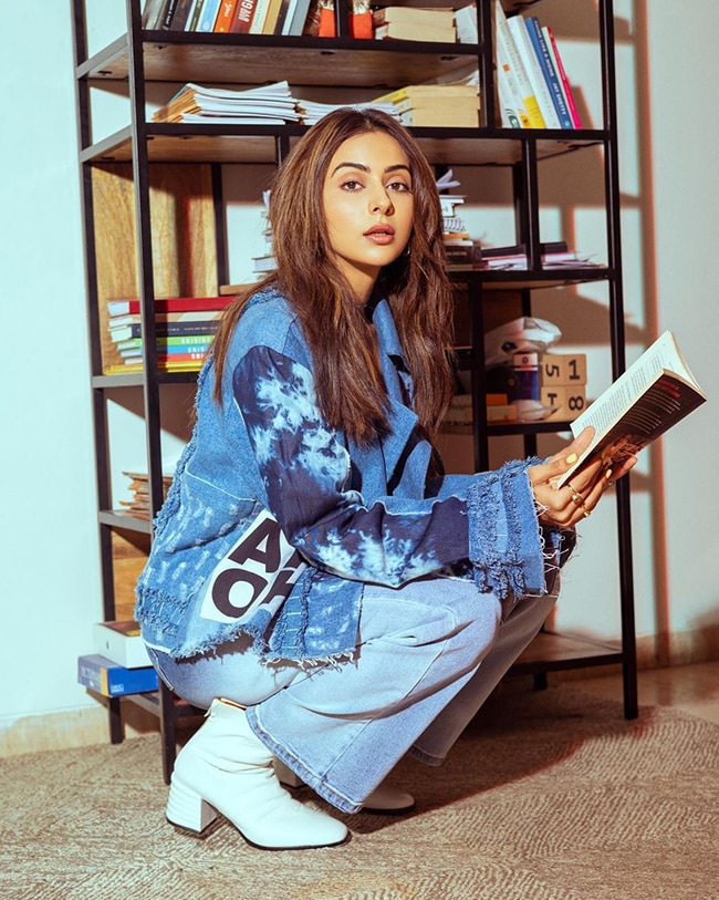 Rakul Preet Singh Poses With a Book in New Photoshoot But We Want to ...