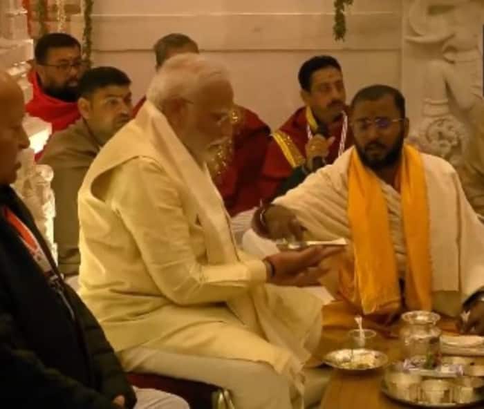 Ayodhya Ram Temple Consecration: PM Modi Performs Rituals, Ram Lalla ...