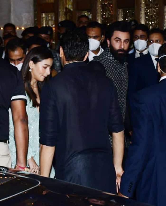 Ranbir Kapoor-Alia Bhatt Make Rare Appearance After Raha's Birth For ...