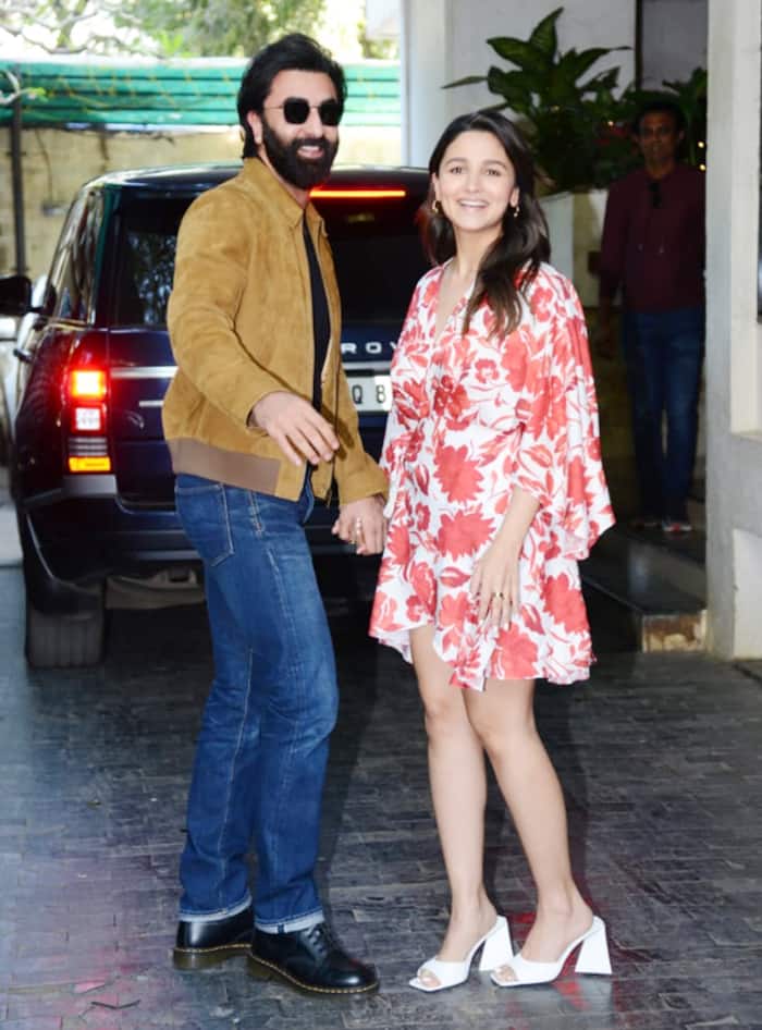 Ranbir Kapoor-Alia Bhatt Make Rare Appearance After Raha's Birth For ...