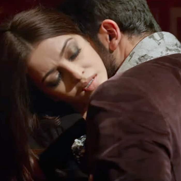 7 super hot stills of Aishwarya Rai Bachchan romancing Ranbir Kapoor in ...