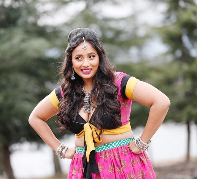 Rani Chatterjee Flaunts Her Bare Back