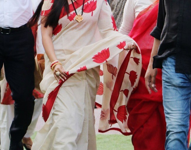 Rani looks like a fashionista in this saree