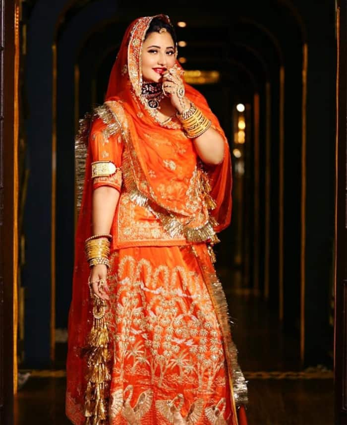 Rashami Desai Turns Into a Stunning Rajput Bride And Wears a Bright ...