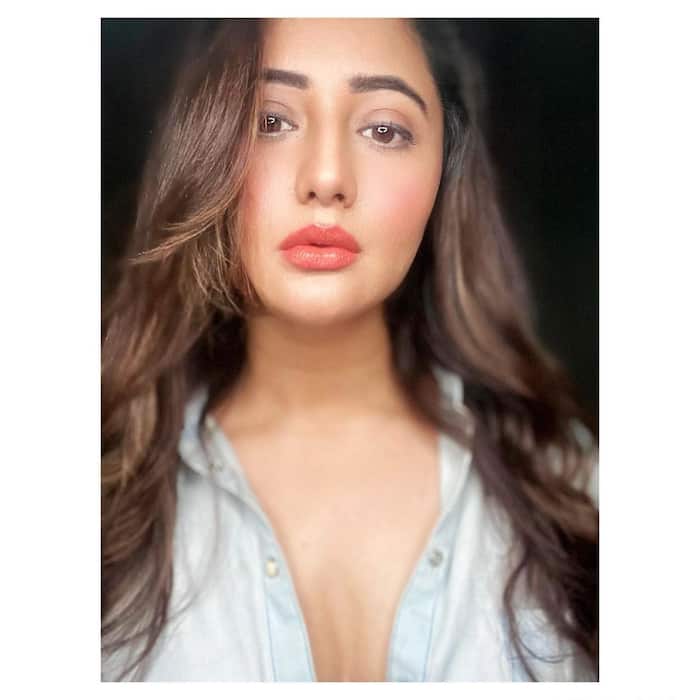 Naagin 4 Diva Rashami Desai Looks Smoking Hot in Black Dress, Check Her ...