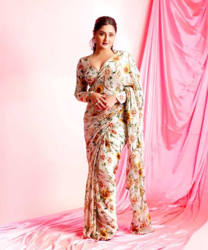 Check out Rashami Desai’s bold look in a hot saree – see viral pics