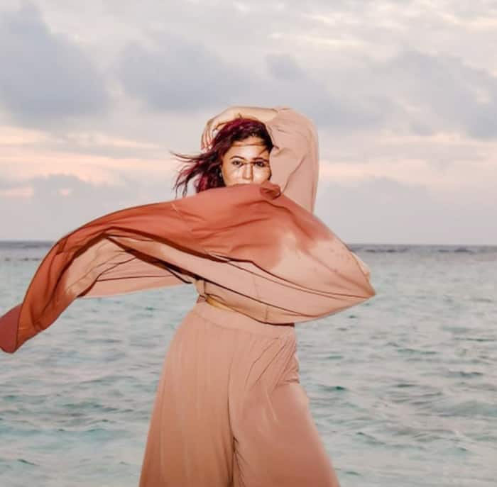 Rashami Desai Flaunts Her Beach Bod As She Vacays In Maldives | See ...