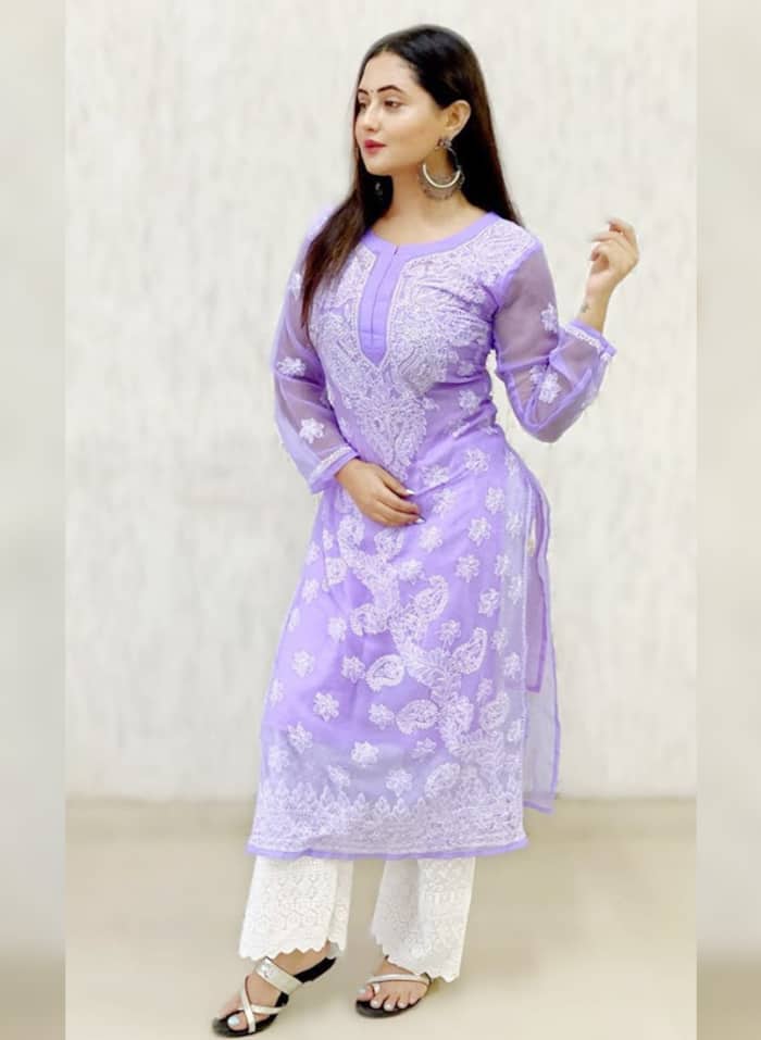 Rashami Desai Flaunts Her Gorgeous Ethnic Avatar in Her Latest Photoshoot