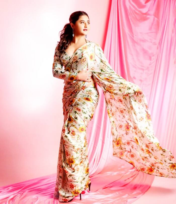 Rashami Desai is a Hot Siren in Printed Floral Saree With Sexy Blouse ...