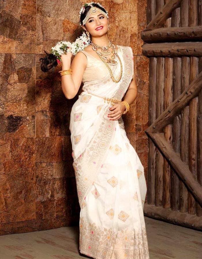 Rashami Desai Turns Into Gorgeous South Indian Bride And We Can't Get ...