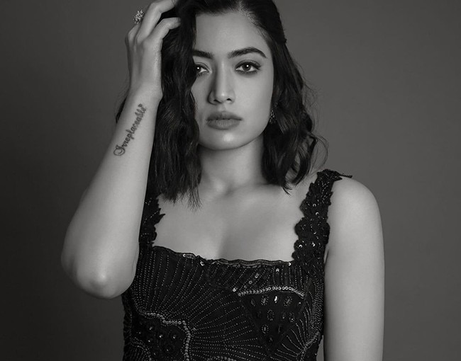 Rashmika looks sultry as ever!