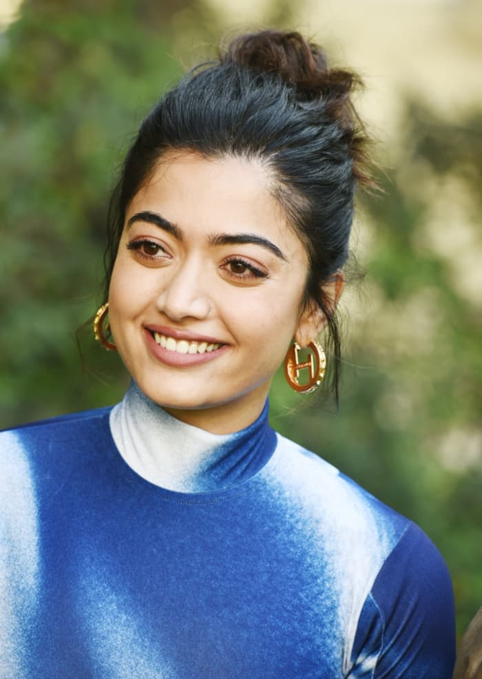 Rashmika Mandanna Looks Vivacious in Blue Sweater as She Fights Delhi's ...