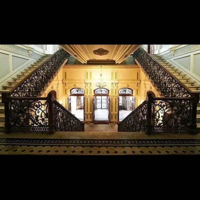 Inside Pics Of Ratan Tata's Luxurious House