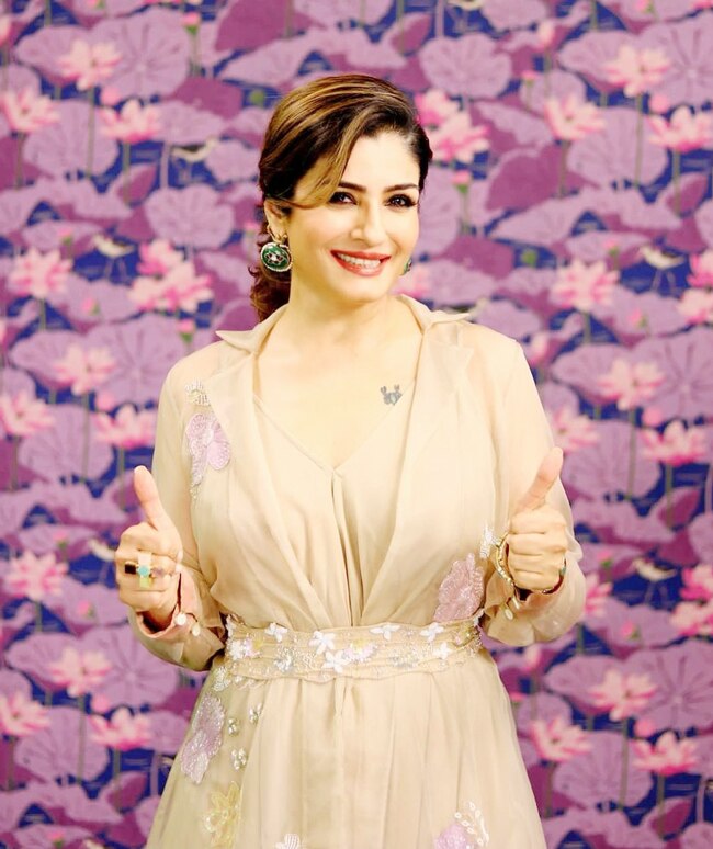Raveena Tandon in Ivory White Floral Embroidered Kurta is Making Our ...
