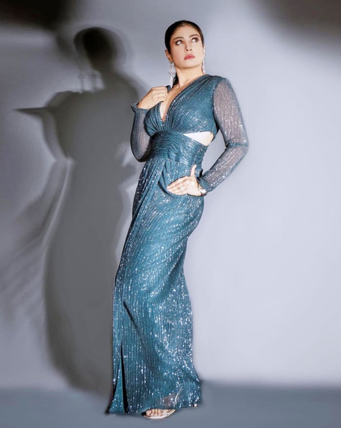 Raveena Tandon's 'Mast-Mast' Blue Look at Awards Show is Not For Faint ...