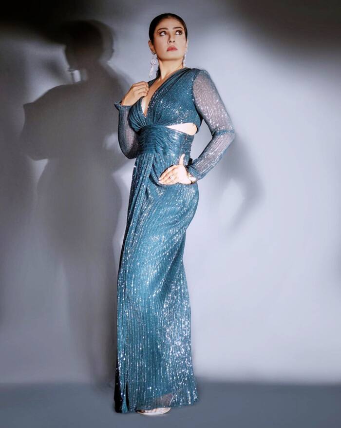 Raveena Tandon's 'Mast-Mast' Blue Look at Awards Show is Not For Faint ...