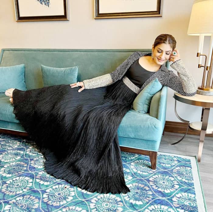 Raveena Tandon Looks Like a Piece of Art