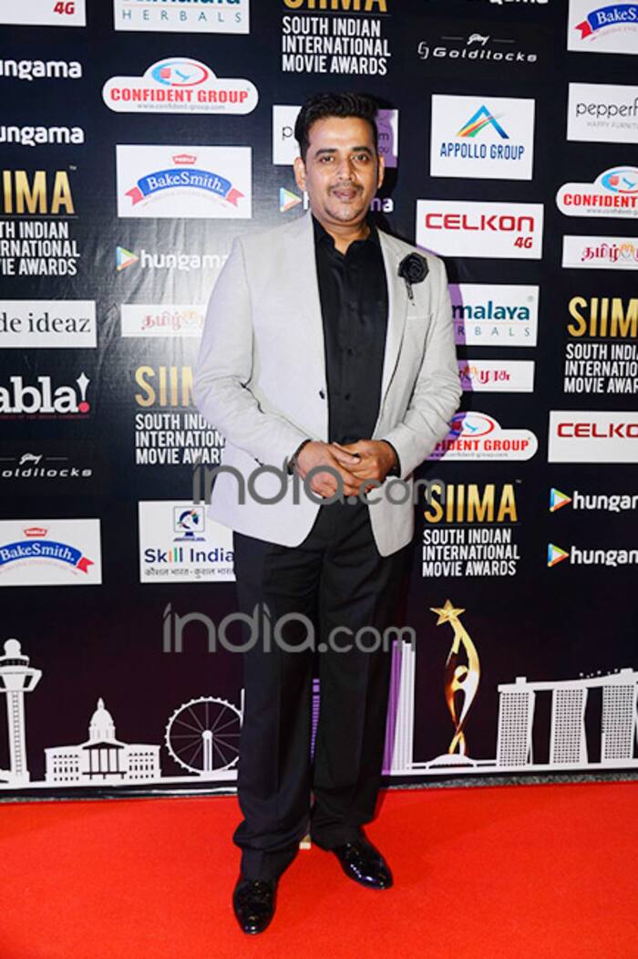 Ravi Kishan on red carpet during SIIMA awards 2016
