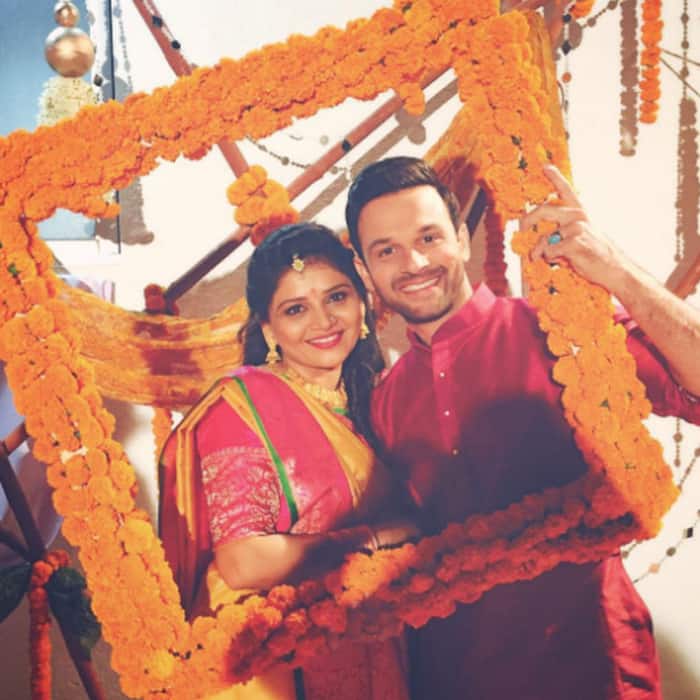 Satrangi Saural actors Mugdha Chaphekar and Ravish Desai tie knot with ...