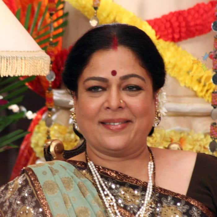 Veteran actress Reema Lagoo dies of cardiac arrest at 59