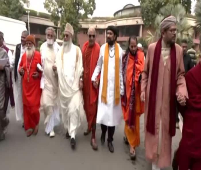 In Photos: Religious Leaders Reaches Parliament To Meet PM Modi