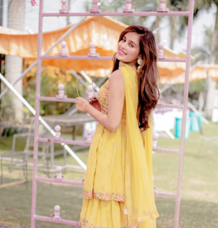 Yeh Rishtey Hain Pyaar Actor Rhea Sharma Looks Ethereal in Ethnic ...