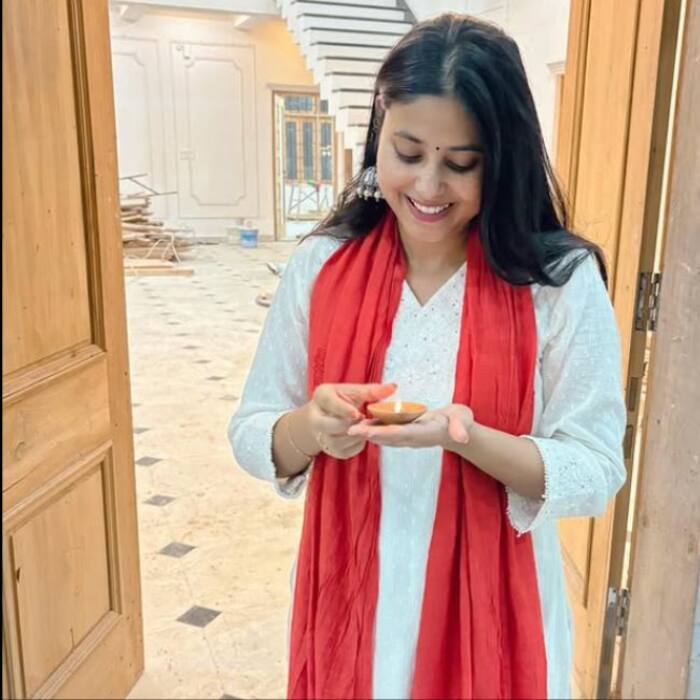 Meet star cricketer Rinku Singh's fiance, she rides helicopter, owns a couple of iPhones, her ...