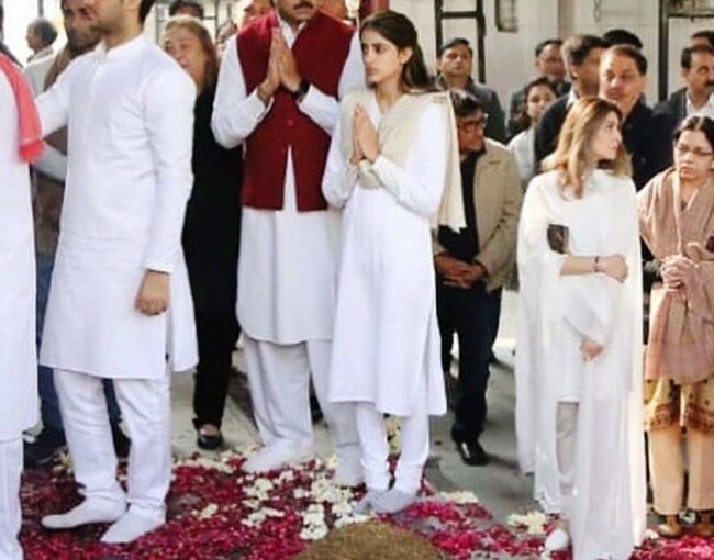 Rishi Kapoor, Abhishek Bachchan at the funeral of Ritu Nanda