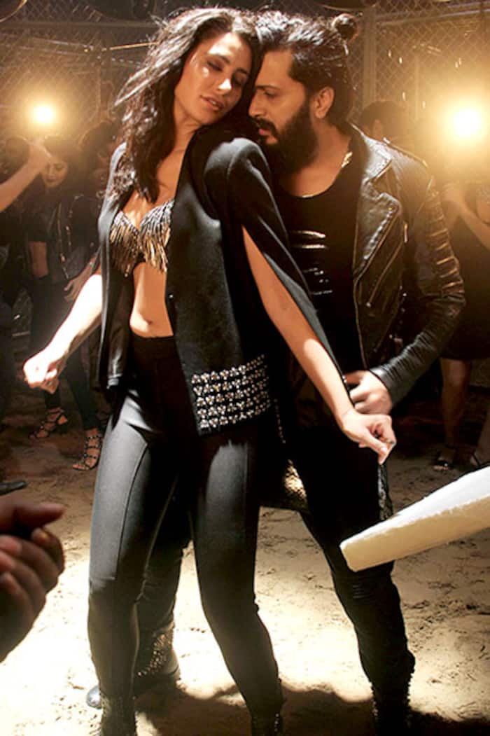 These stills of Banjo couple Riteish Deshmukh and Nargis Fakhri are SUPER STEAMY!