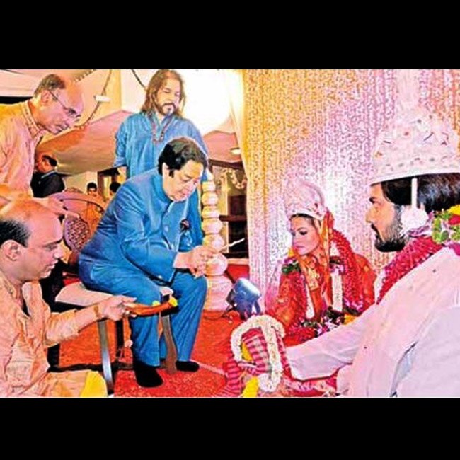 Riya Sen performing wedding rituals with husband Shivam Tewari