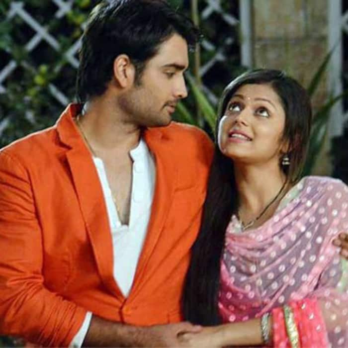 8 super romantic telly couples we miss watching on our TV sets!