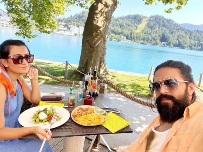 KGF 2 Star Yash And His Wife Radhika Flaunt Swag on Holiday, Check ...