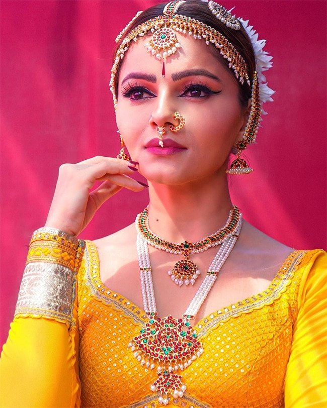 Rubina Dilaik Looks Like A Goddess As She Takes Avatar Of Classical ...