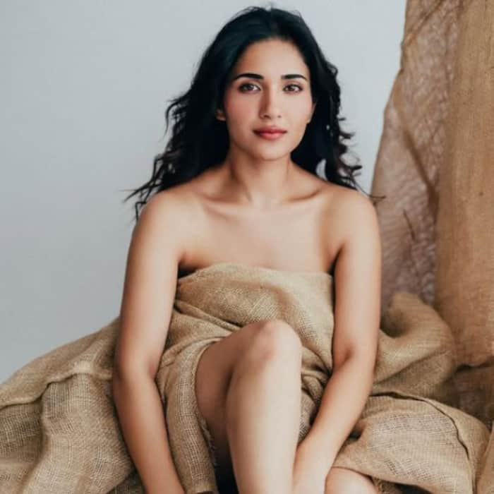 Meet Virat Kohli's 'saali', sister of Anushka Sharma is as beautiful as her, name is..., works as...