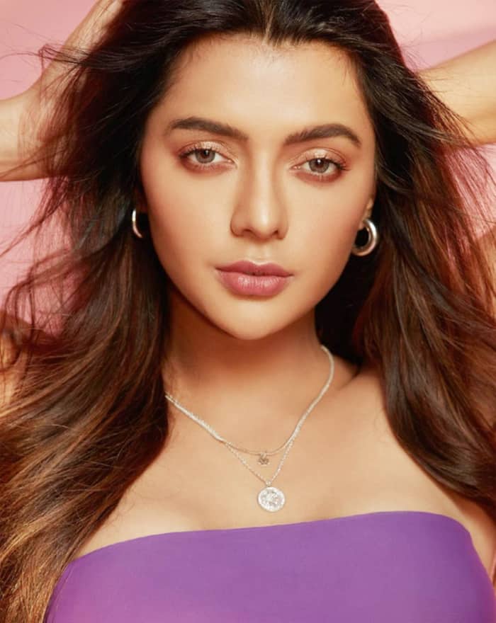 Ruhii Singh Sets The Temperature Soaring With Her Latest Pictures