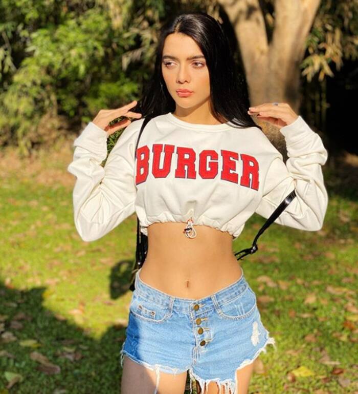 Ruhii Dilip Singh Flaunting Her Sexy Legs