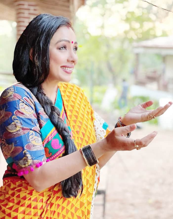 Rupali Ganguly Aka Anupamaa Looks Like The Brightest Ray of Sunshine in ...