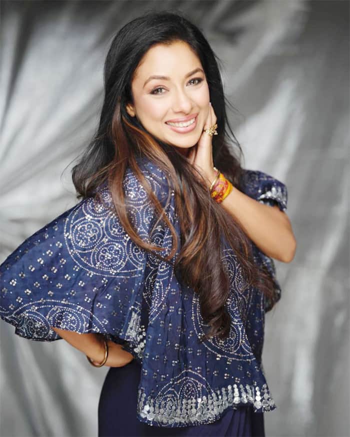 Rupali Ganguly Makes Desi Fans go Gaga Over Her Fusion Look in Blue ...