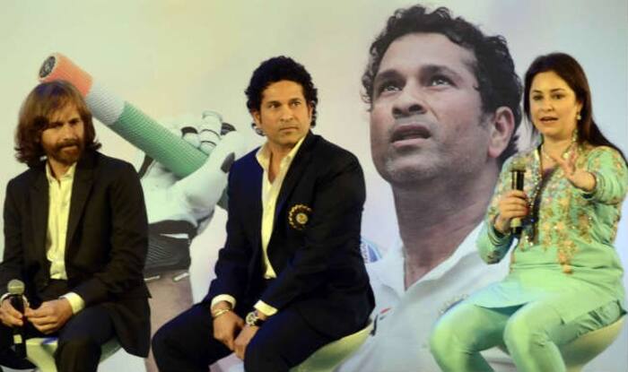 Sachin Tendulkar with brother Ajit Tendulkar and wife Anjali during at ...