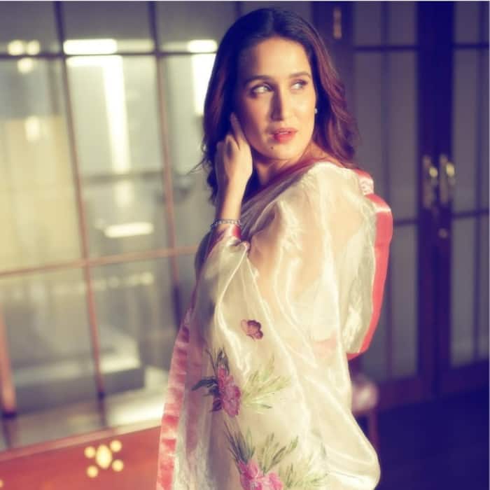 Sagarika Ghatge Khan is The Epitome of Royalty in Floral Hand Painted ...