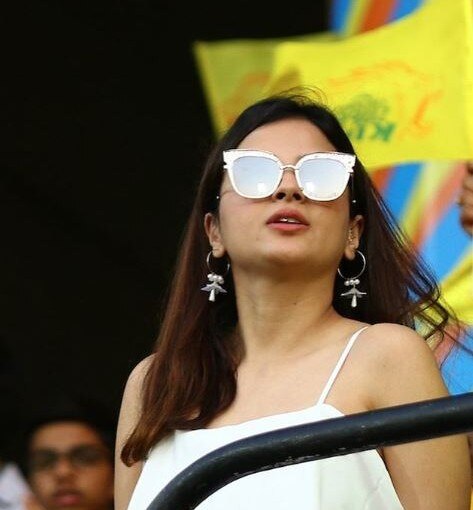 Sakshi Dhoni, Yellow & CSK is Better Love Story Than Twilight