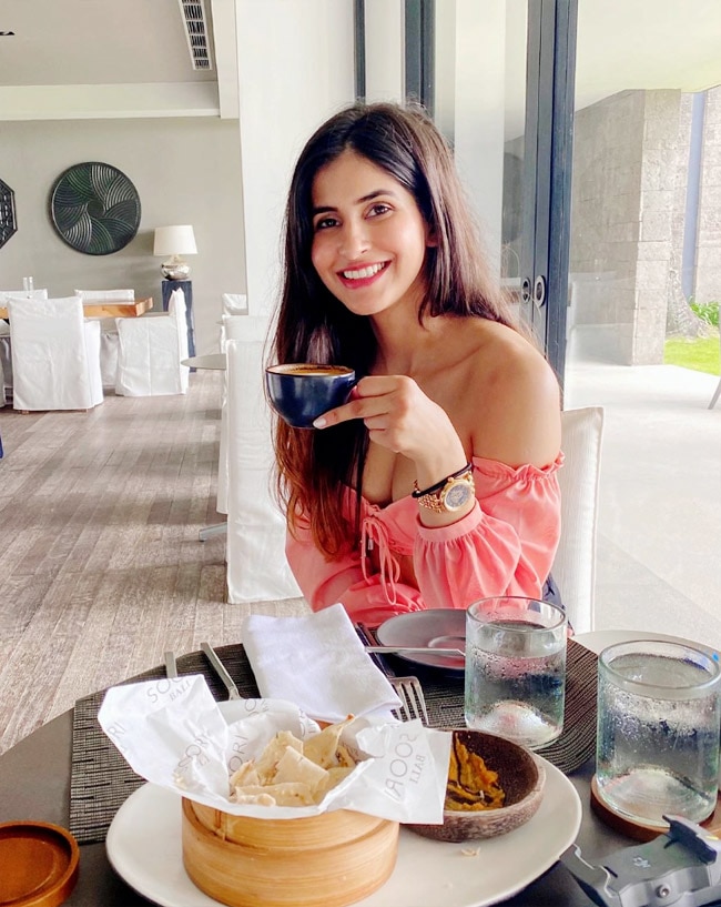 Sakshi Malik Flaunts Her Sexy Back