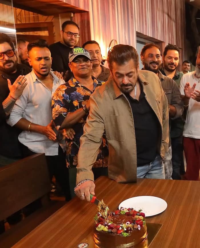 Photos from Salman Khan's 59th birthday party with friends and family ...