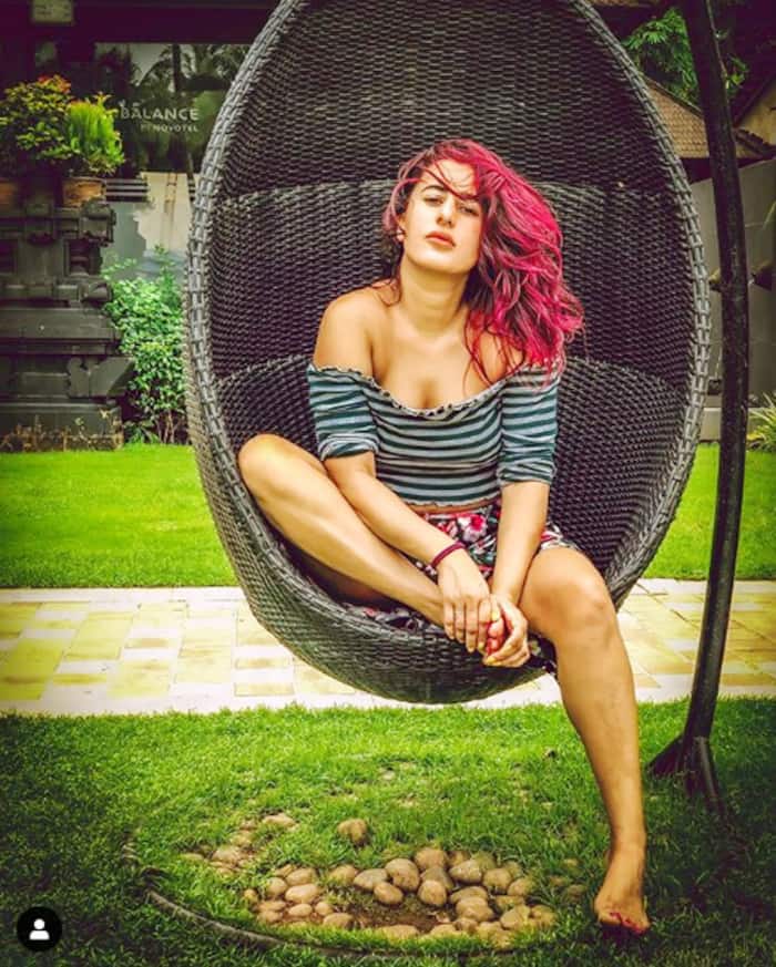 Saloni Chopra Enjoys Her Day on Chair Lounger