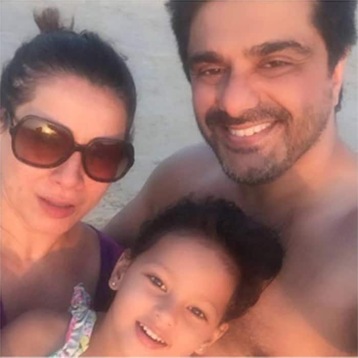 9 Bollywood celebrities who adopted kids and brightened up their future!