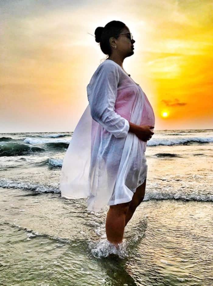 Pregnant Sameera Reddy Flaunts Her Bump In Underwater Photoshoot