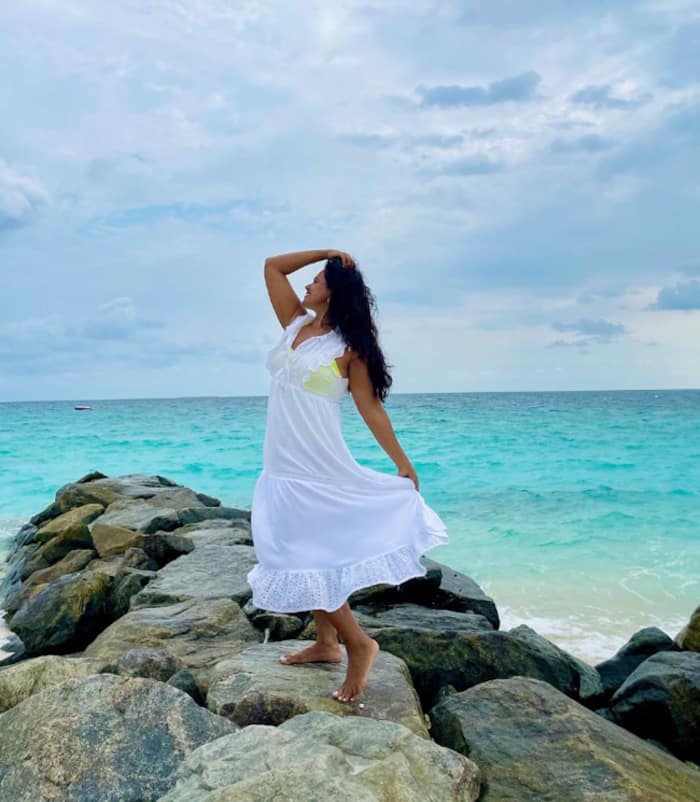 Sameera Reddy is a Beach Bum and Her Pictures From Maldives are a Proof ...