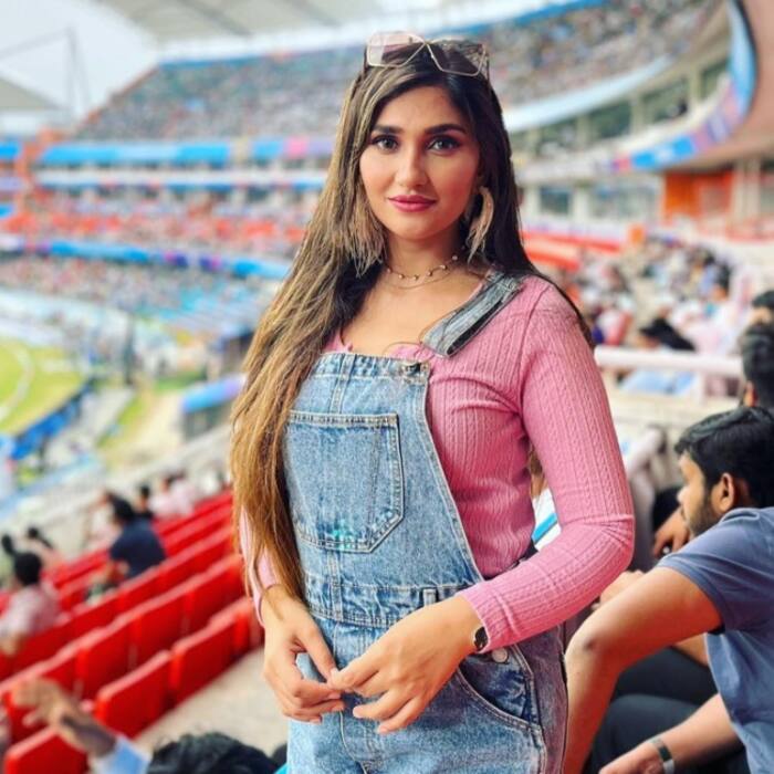 Meet Samiya Arzoo an Indian wife of a Pakistani cricketer, she is in ...